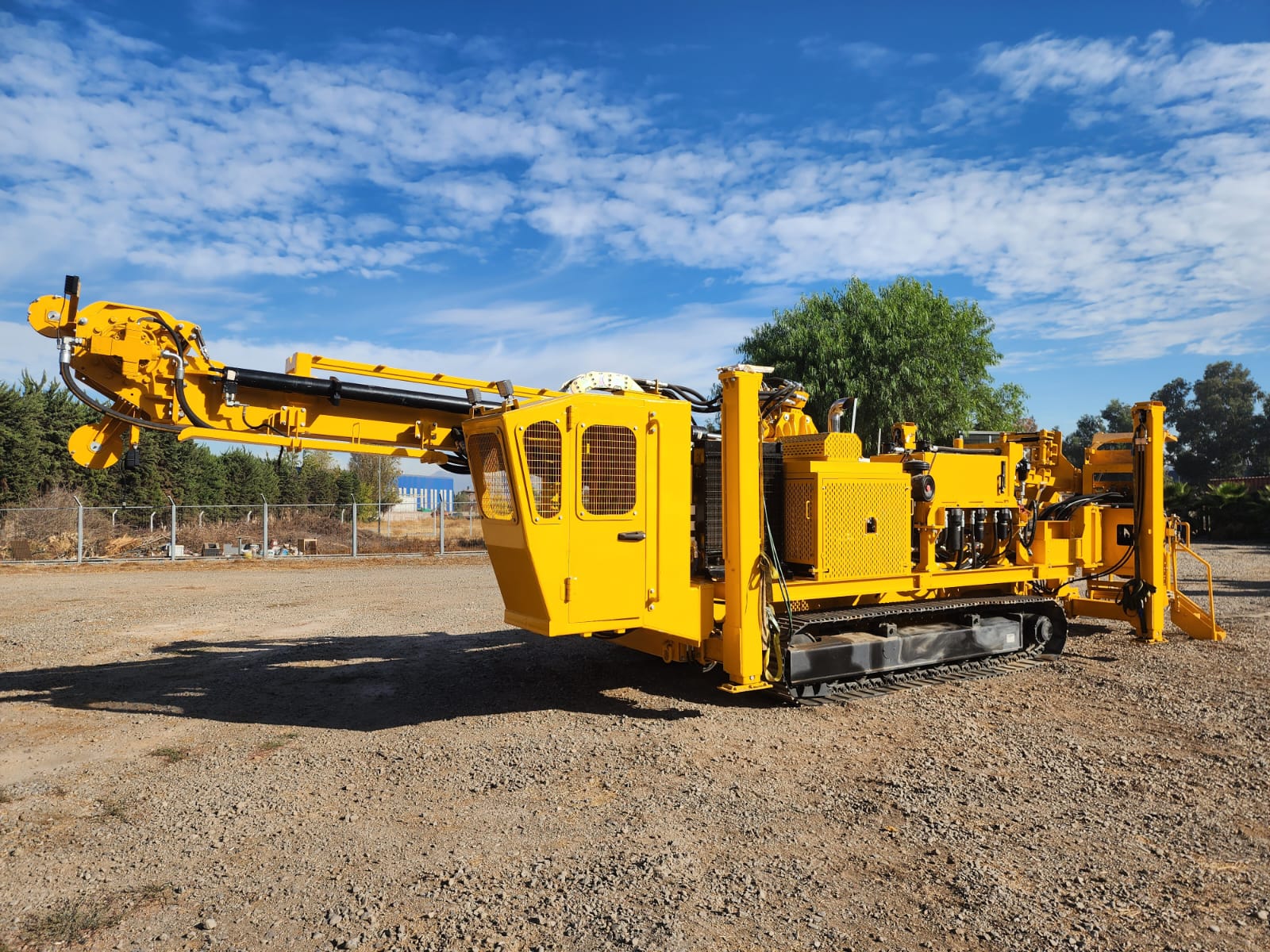 greyhound-40-diamond-exploration-drill-rig-containerised-jack-up-and ...